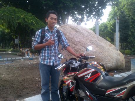 Trip Visit : Batu Semar, The Giant Rock di kala siang hari – Rider ...